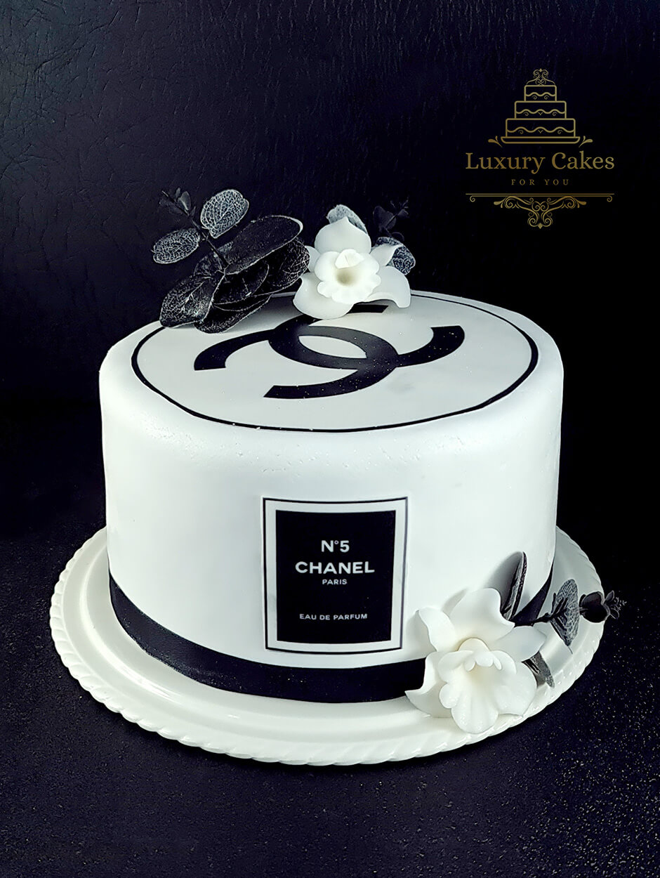 Chanell icing cake - Luxury Cakes 4U