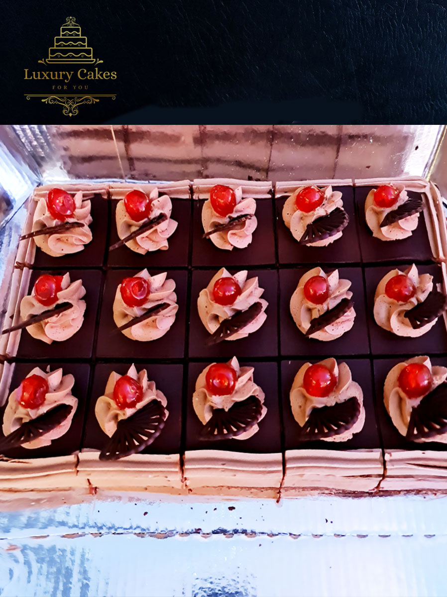 Pre cut square cake - Luxury Cakes 4U